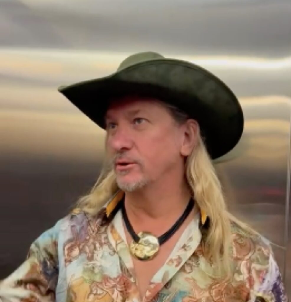 Javier Ceriani llega a México y se sienta con Flor Rubio - Javier Ceriani